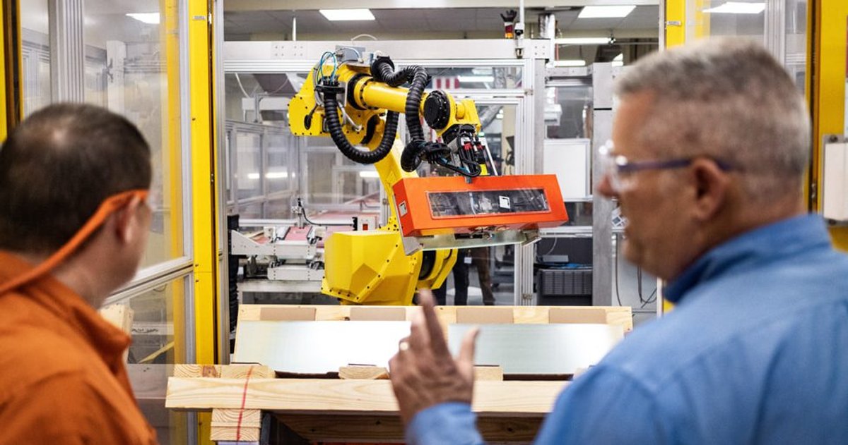 Why is Apple Investing in its Manufacturing in the US? | Technology ...