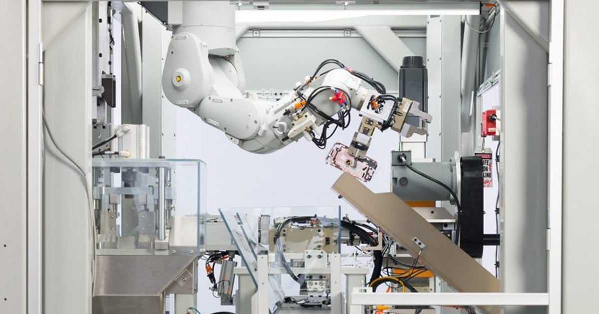 How Apple Robots are Closing the Waste Recycling Loop | Technology Magazine