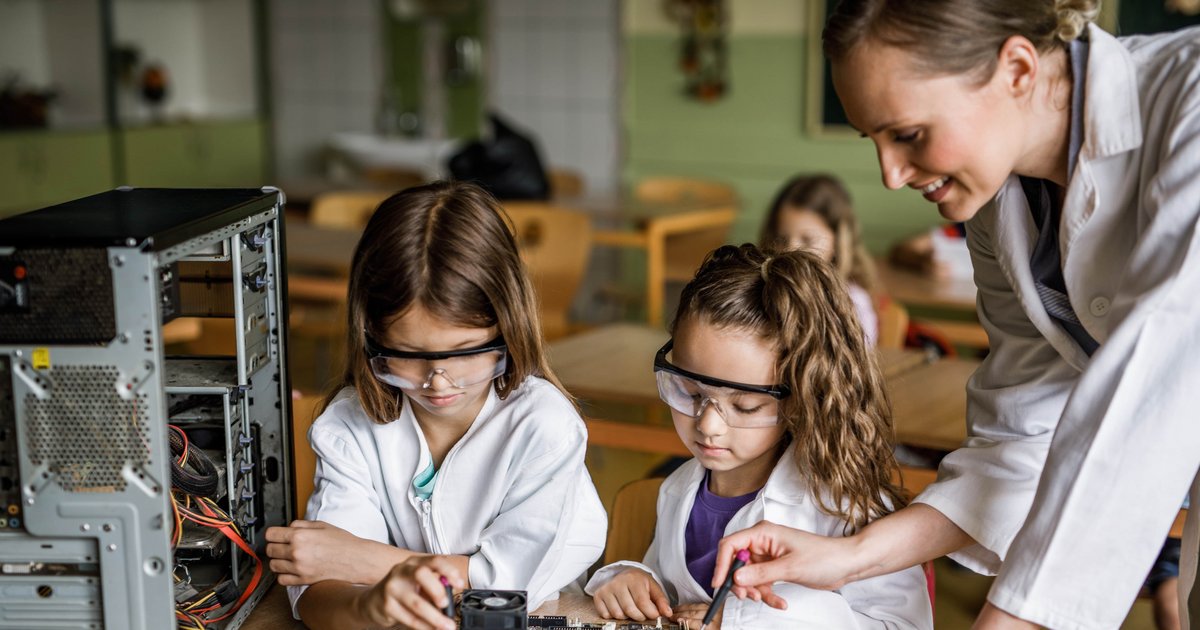 Women in the data centre industry: Getting girls into STEM | Data Centre Magazine