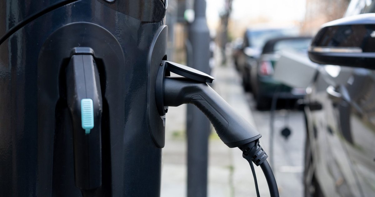 AmpUp & Curo Transform EV Fleet Charging Solutions | EV Magazine