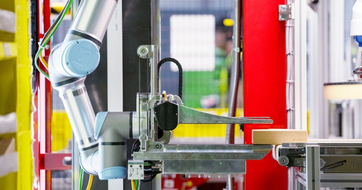 How Amazon's Vulcan Robot Transforms Warehouse Automation | Manufacturing Digital