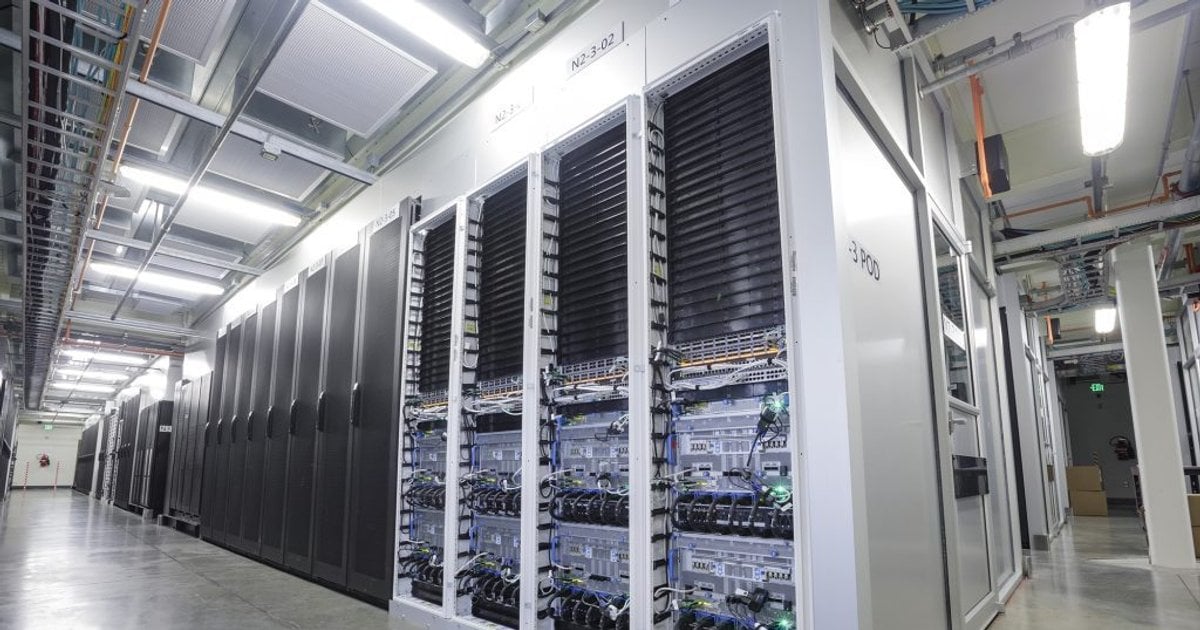 Microsoft Unveils Zero-Water Cooling for AI Data Centres | Data Centre ...