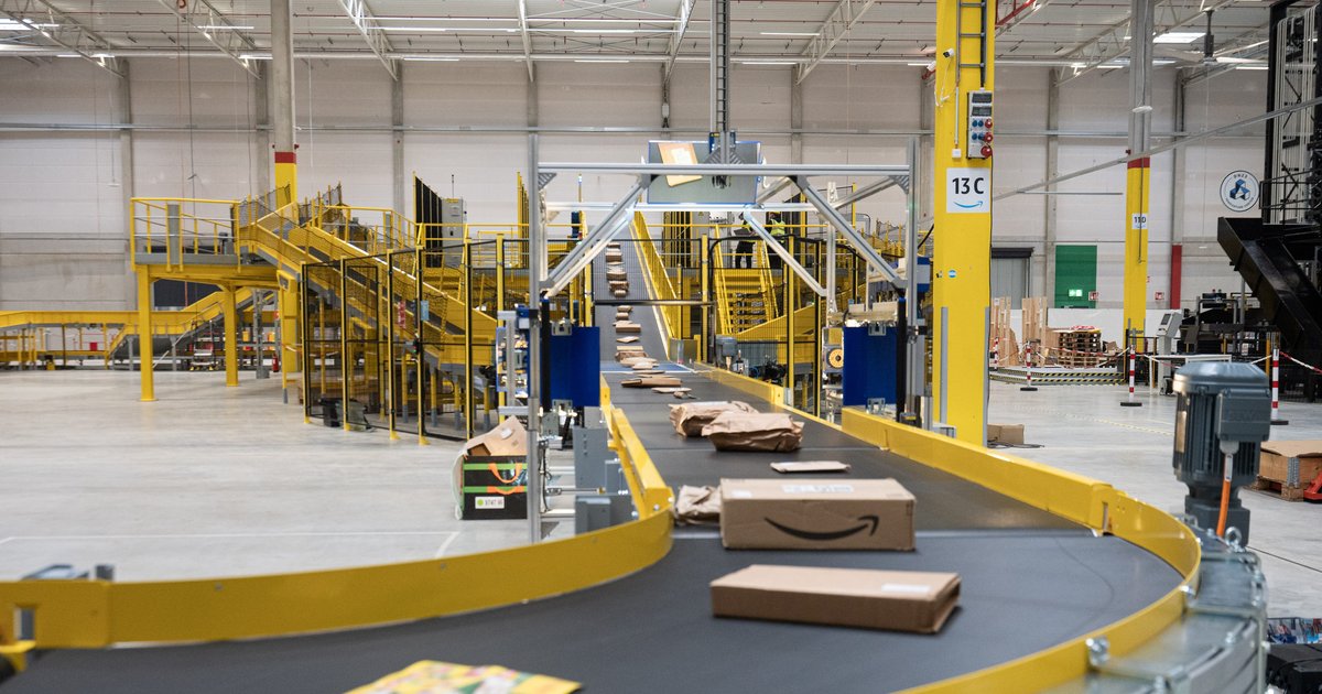 How is Amazon Revolutionising SMB Logistics With AI? | Technology Magazine