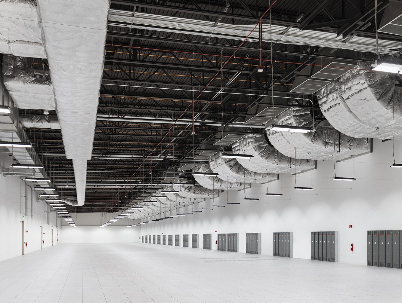 How RagingWire Data Centers designs, builds, and operates mission ...