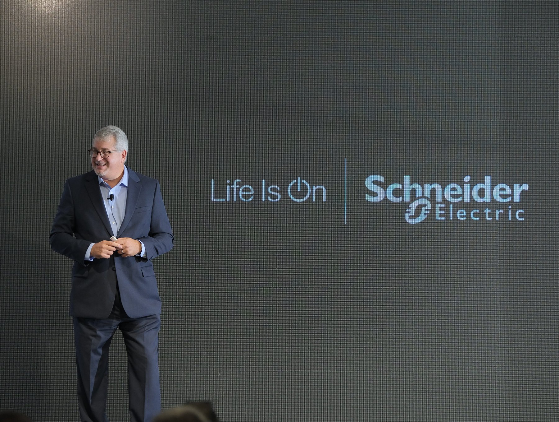 RES, AI, and Data Centres in 2024 with Schneider Electric | Data Centre ...