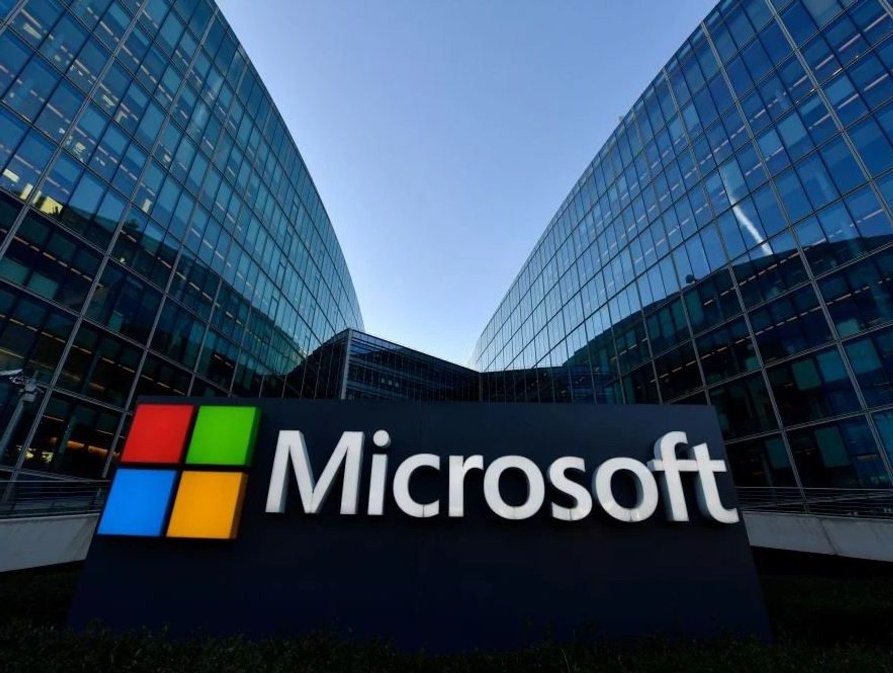 12 Days of Data Centre Christmas: April 2024 | Data Centre Magazine