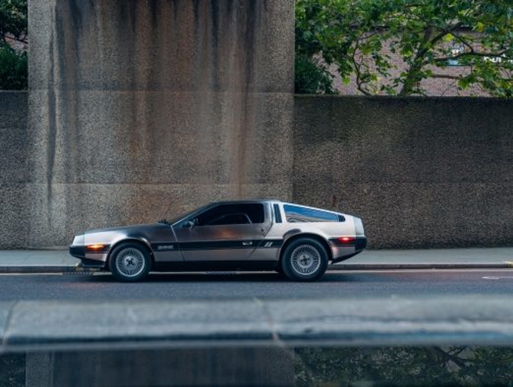 Taobh Istigh Delorean 2024 Electrified DeLorean To Star At Salon