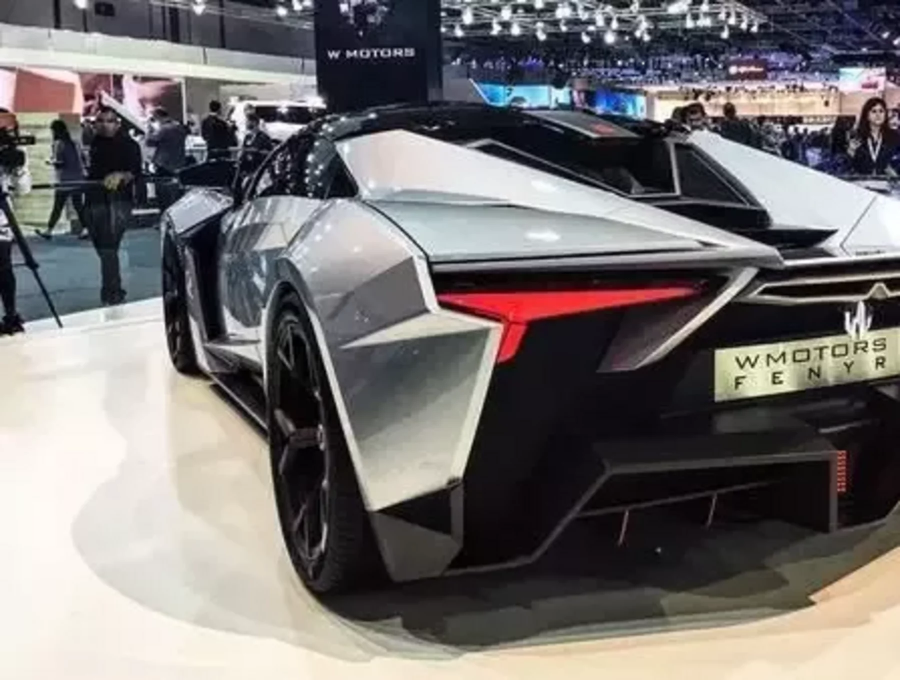 Supercar W Motors