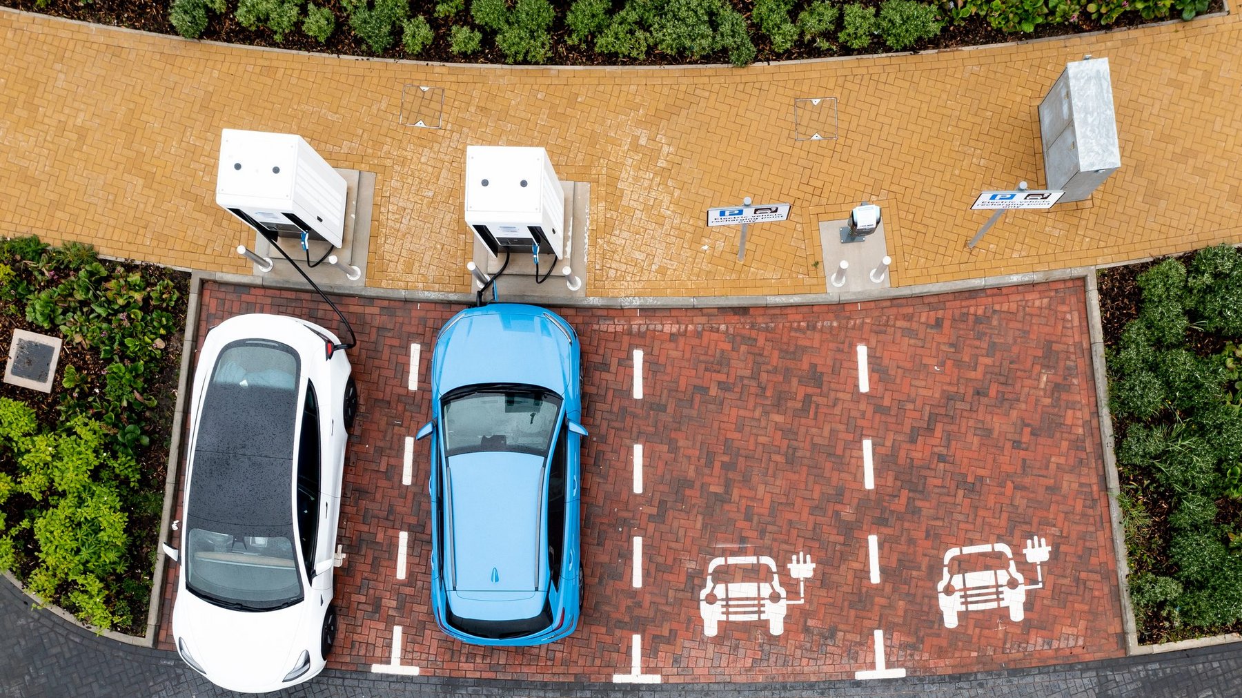 EV charging: infrastructure and range anxiety challenges | EV Magazine