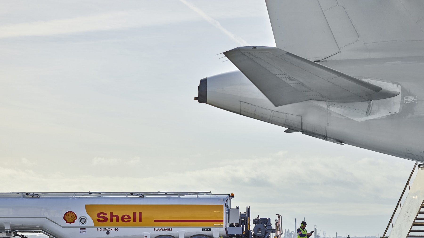 Shell Aviation supports net-zero travel by supplying SAF ...