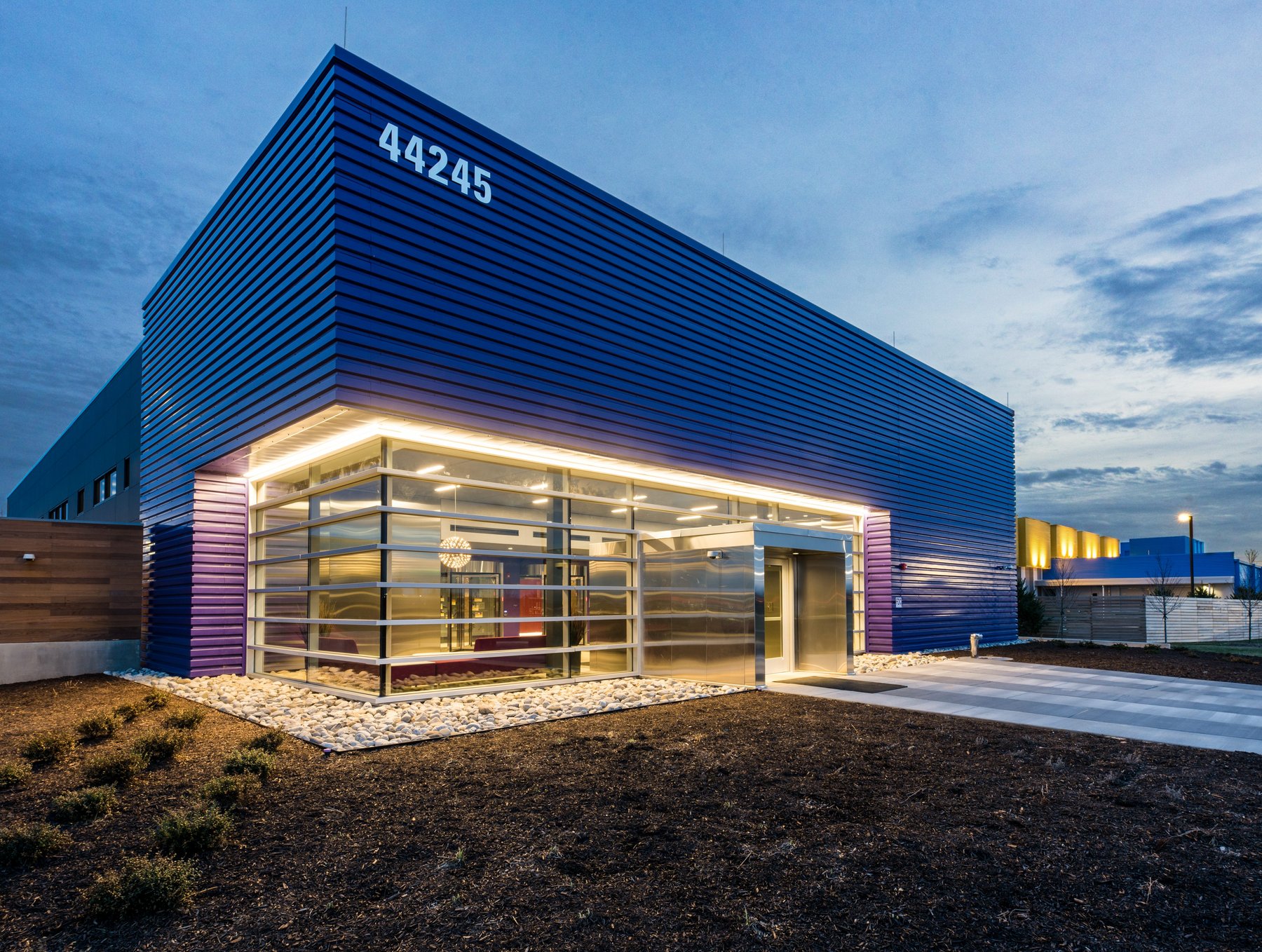 How RagingWire Data Centers designs, builds, and operates mission ...