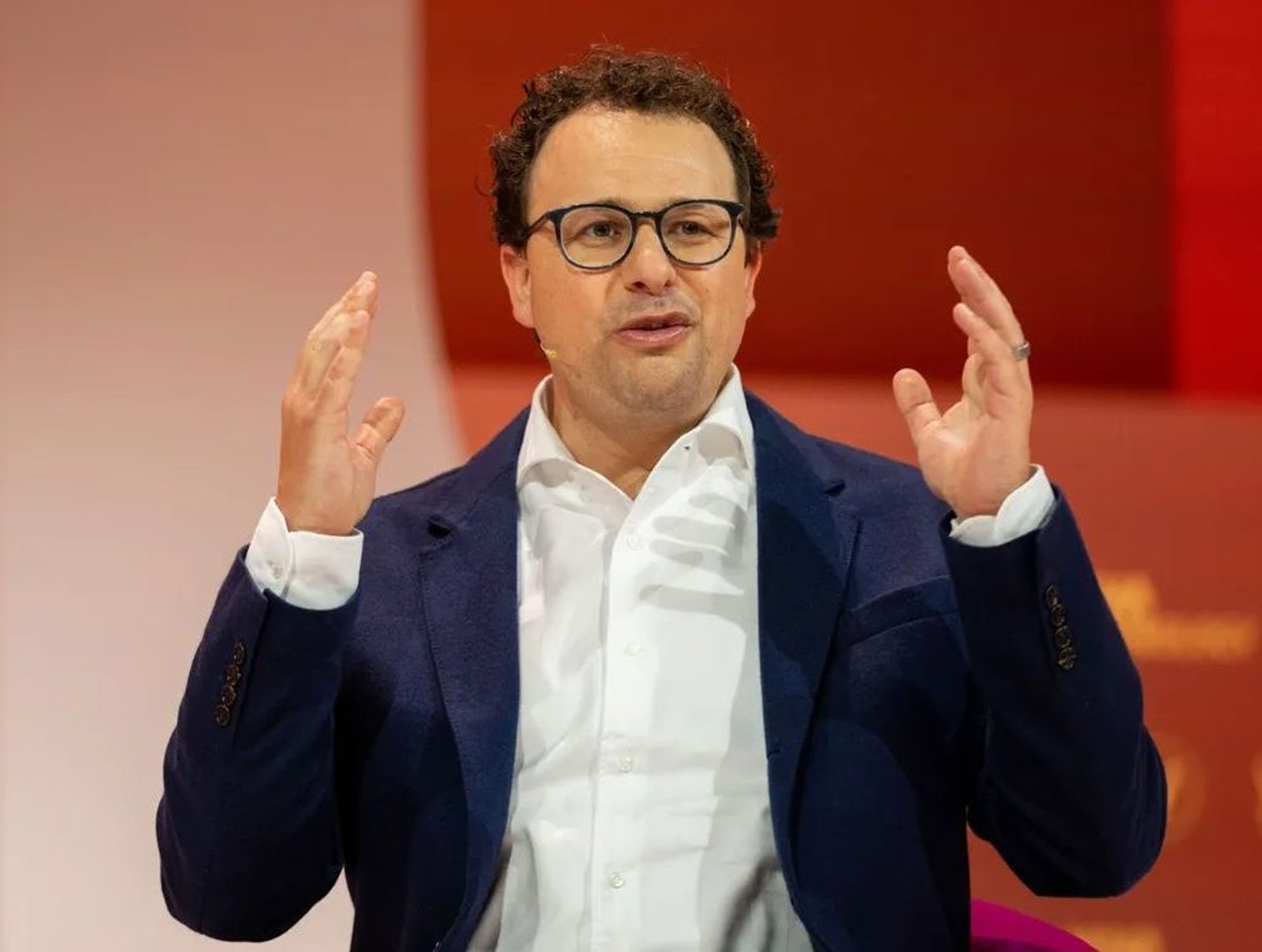 Anthropic CEO’s Warning: AI will Soon Replace Many Jobs | AI Magazine