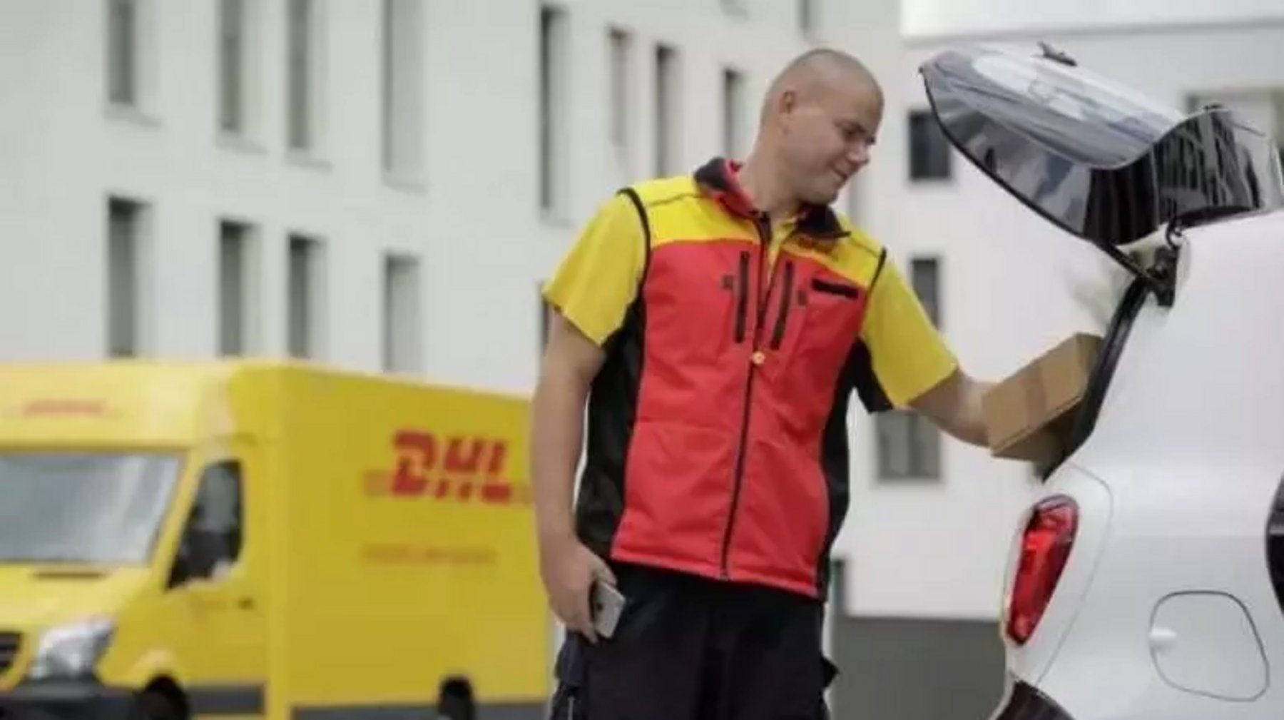 Smart Cars to take DHL package deliveries in German pilot | Supply ...