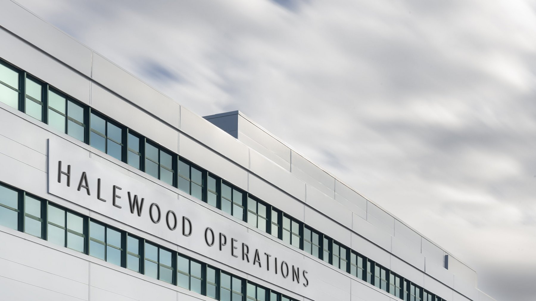 JLR Goes All-Electric at Merseyside Plant | EV Magazine