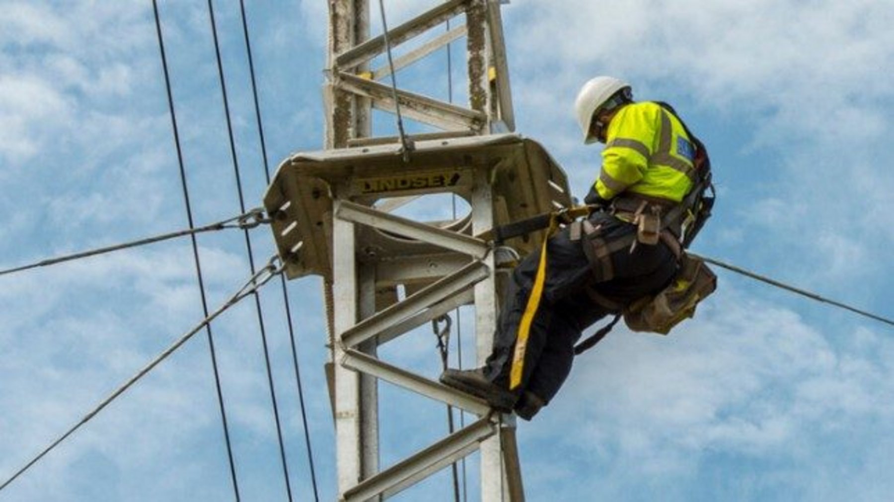 Western Power Distribution pays £14.9mn for customer failure | Energy ...