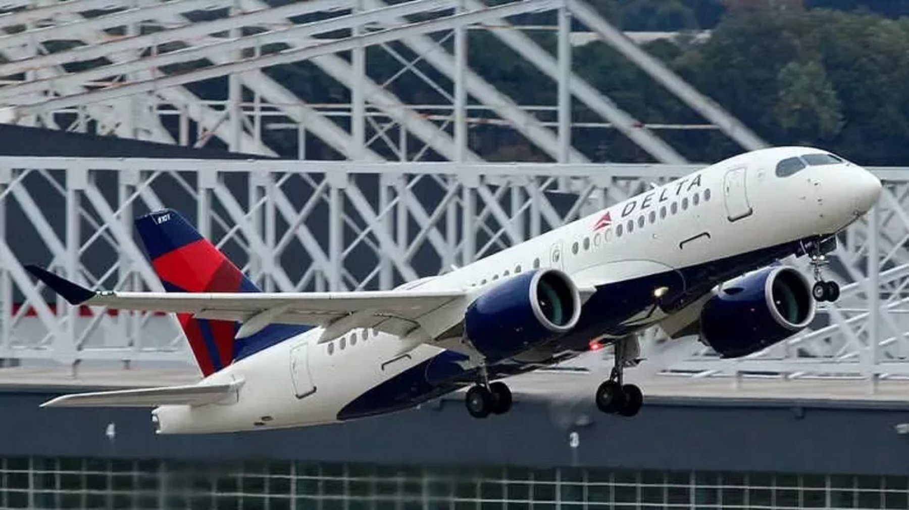 Airbus unveils the construction of its new A220 manufacturing facility ...