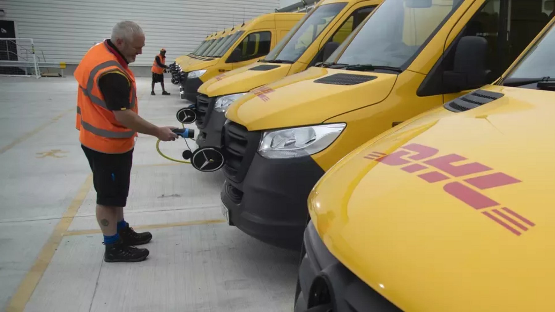 World EV Day: DHL Express adds 320 new EVs to UK Green Fleet | Supply ...