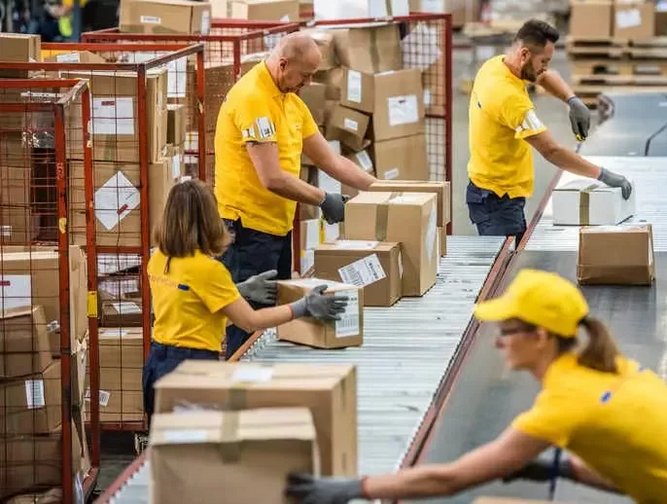 Samsung opens doors to world’s largest mobile manufacturing plant in ...