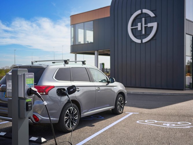 Education and infrastructure, the keys to EV adoption | EV Magazine