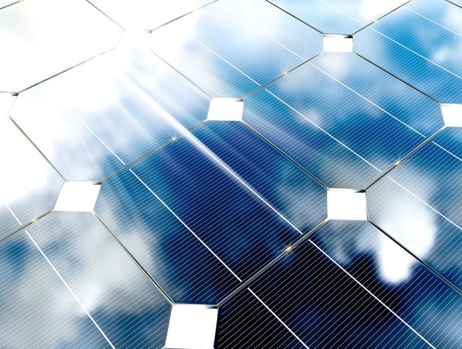 Achieving energy independence through solar PV and battery storage ...