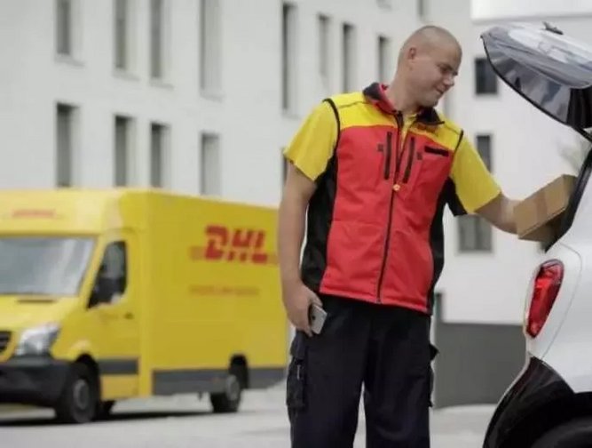 Smart Cars to take DHL package deliveries in German pilot | Supply ...