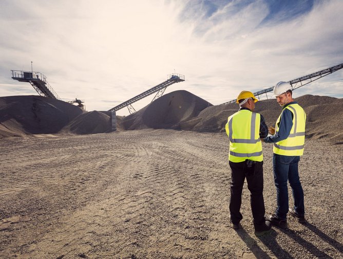 Mining news roundup: iron projects, sand mines & hardhats | Mining Digital