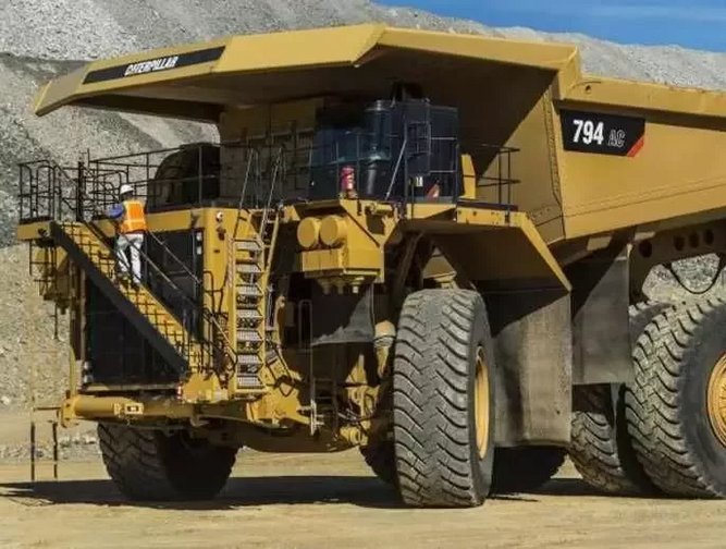 Caterpillar brings its latest large mining truck to MINExpo 2016 ...