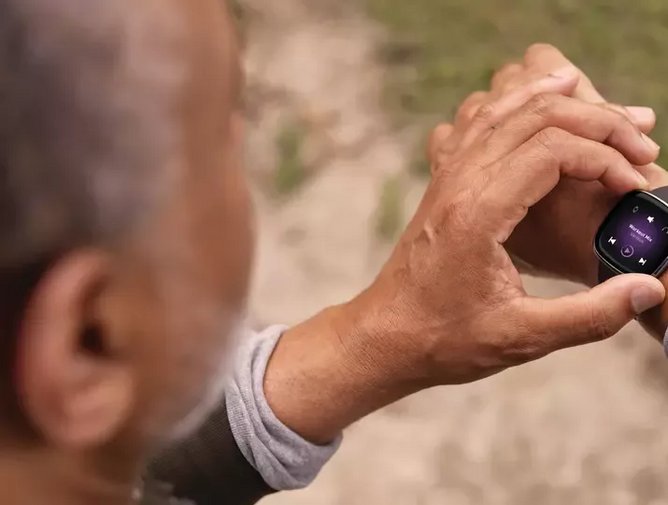 FitBit: a leading example of technology’s healthcare pros | Healthcare ...