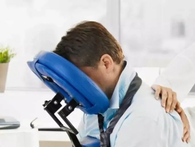 'Text neck' is affecting mobile phone addicts | Healthcare Digital