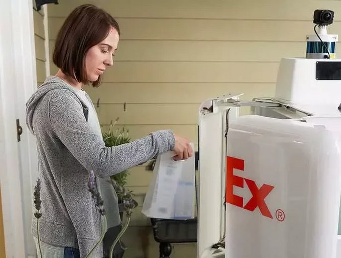 FedEx: Roxo™ delivery bot enters UAE | Supply Chain Magazine