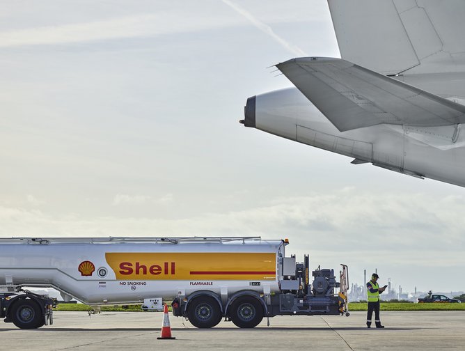 Shell Aviation supports net-zero travel by supplying SAF ...