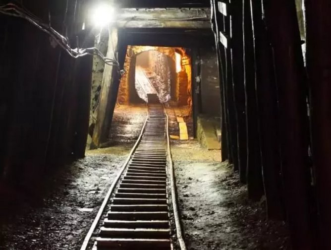 Why Are Smaller Canadian Gold Mines Thriving Business Chief North America