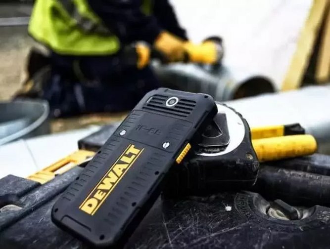 Construction industry: tough job, rugged phone | Construction Digital