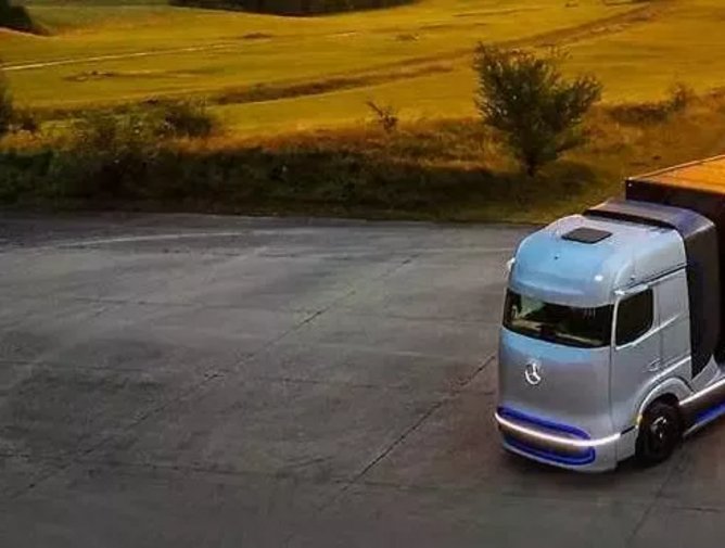 Auto manufacturer Daimler to separate into two companies ...