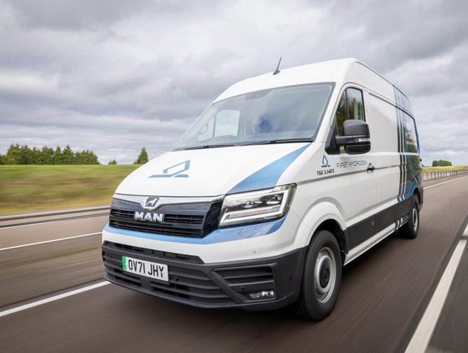 First Hydrogen and UK fleet trials first hydrogen fuel cell | EV Magazine