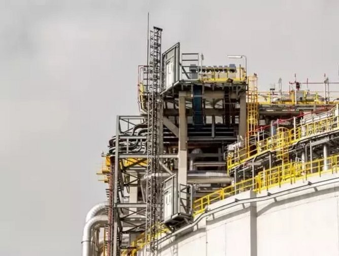 Eni and ExxonMobil submit development plan for joint venture LNG ...