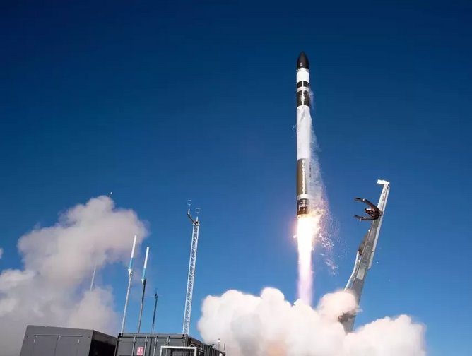 Rocket Lab reveals reusable rocket for satellite deployment ...