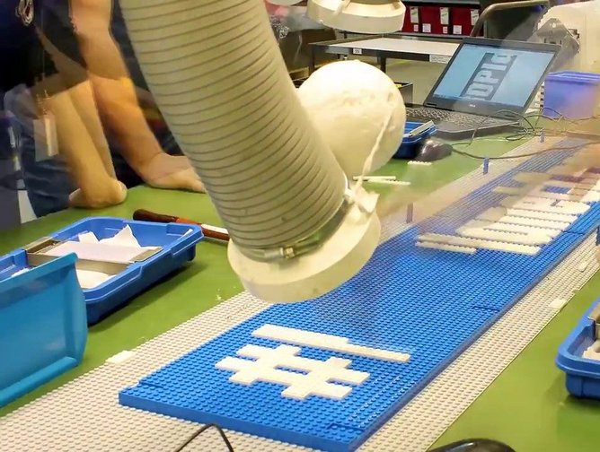 Timelapse video: Largest LEGO® wind turbine | Technology Magazine