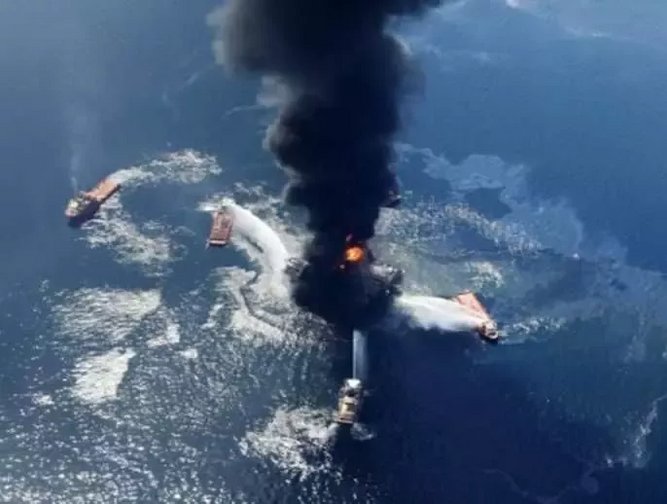 Oil Rig Explosion in Gulf, Four Hospitalized | Energy Magazine