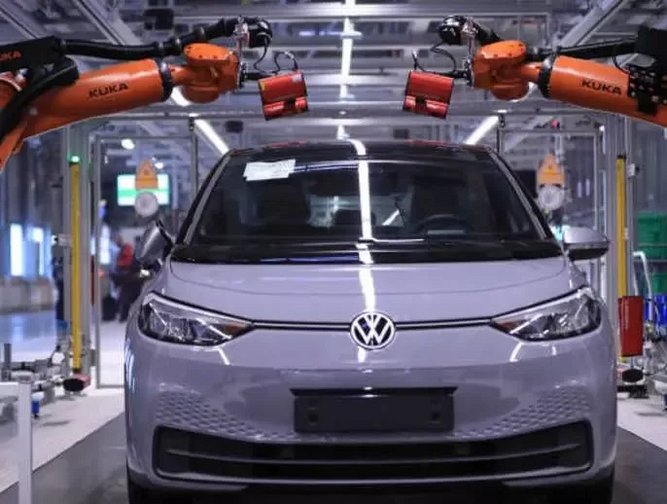 Volkswagen will spend €60bn on switch to electric vehicles ...